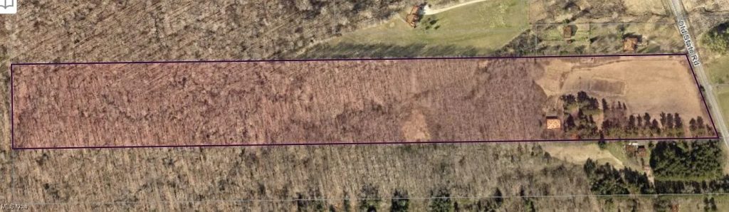 30 Acres with Home, Garden House, and Barn in Chardon, Ohio - Home Gems