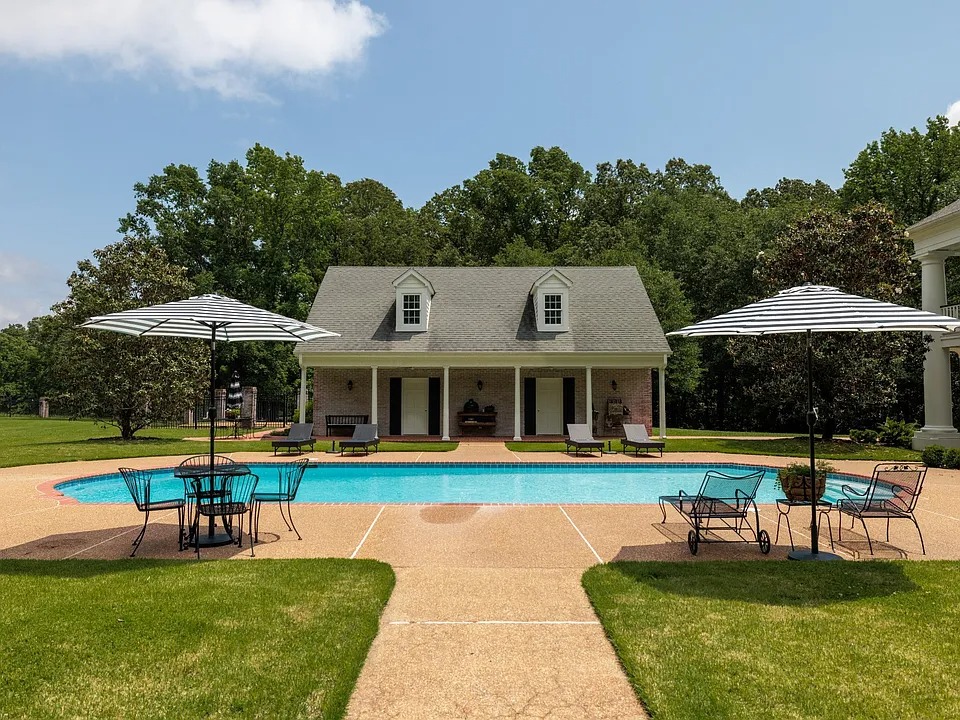 Eads Tennessee Estate with Lakes and Entertaining Grounds on 137 Acres ...