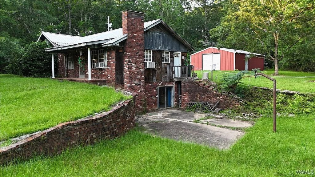 Beautiful Brick Home in Livingston, Alabama - Home Gems
