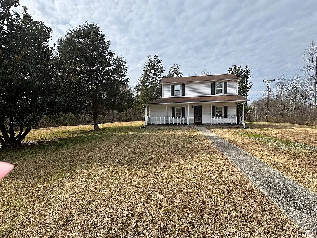 Farmhouse with Acreage in Martinsville, Virginia - Home Gems